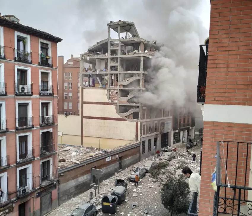 Una explosión derrumba un edificio en el centro de Madrid