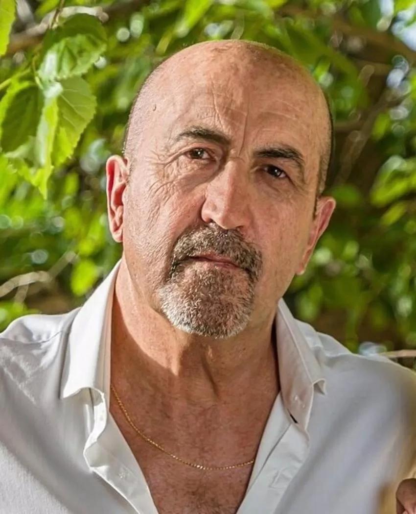 Miguel Sánchez presenta este miércoles en Cartagena su libro 'Algo pasa ...