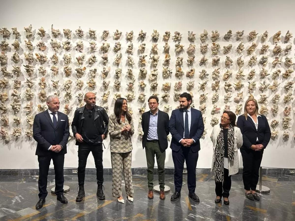 Un friso de 252 piezas de Lidó Rico recibe a los visitantes al Teatro ...
