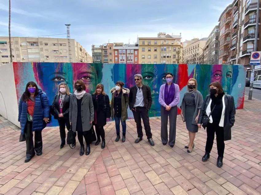 Un nuevo mural reivindica en Murcia el protagonismo de las mujeres ...